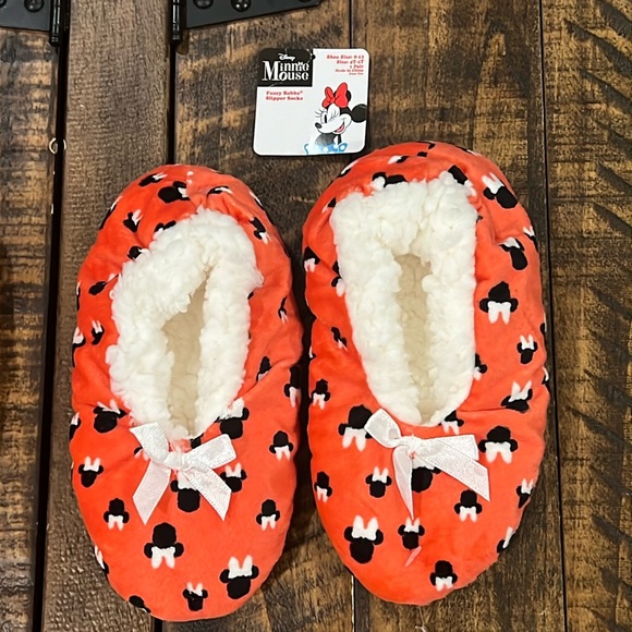 Disney | Shoes | Disney Minnie Gripper Slippers Fuzzy Babba Slipper ...